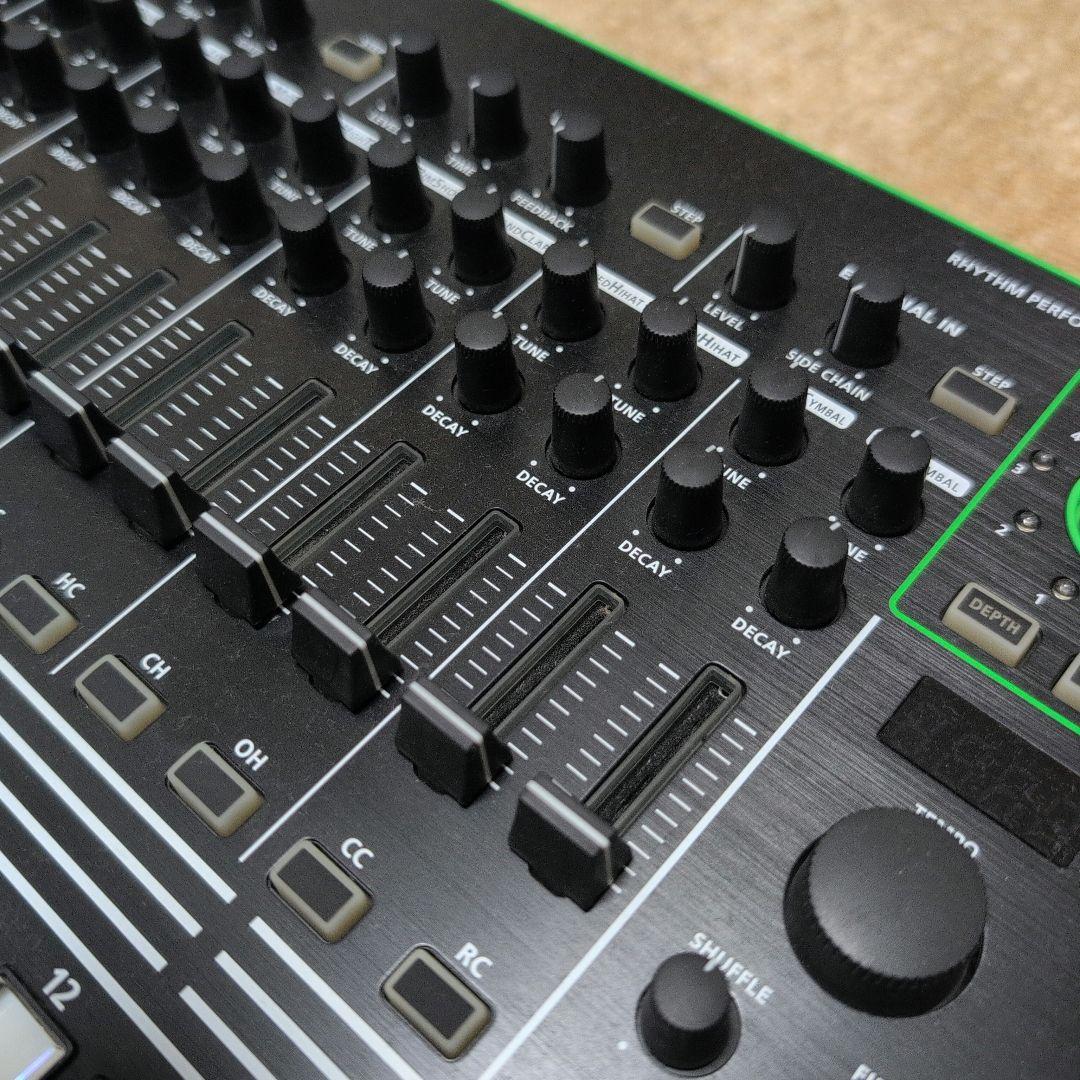 【極美品】【動作確認済】★取説、箱あり★ Roland TR-8