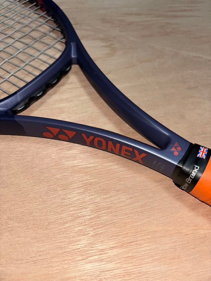美品　YONEX 新色ミッドナイトネイビー、パーセプト 100 G2