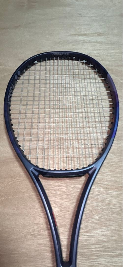 美品　YONEX 新色ミッドナイトネイビー、パーセプト 100 G2
