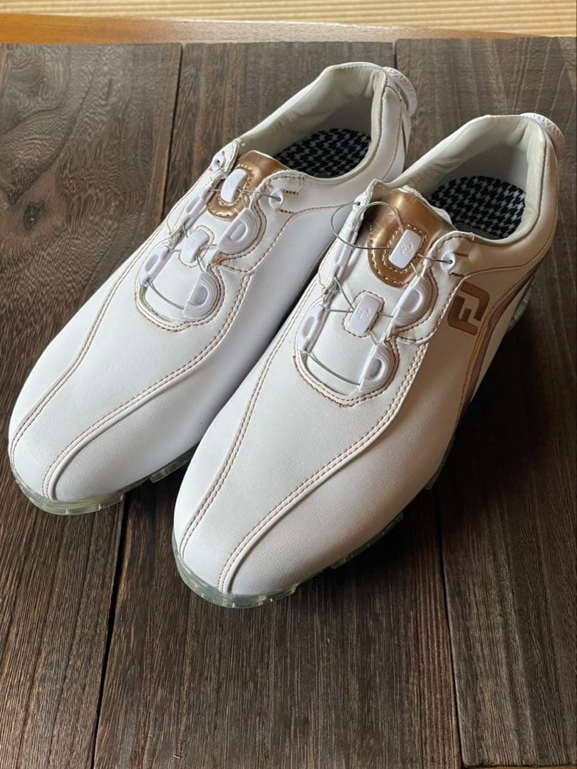 【新品】FootJoy ゴルフシューズ 女性用 ホワイト/ゴールド　23.5cm