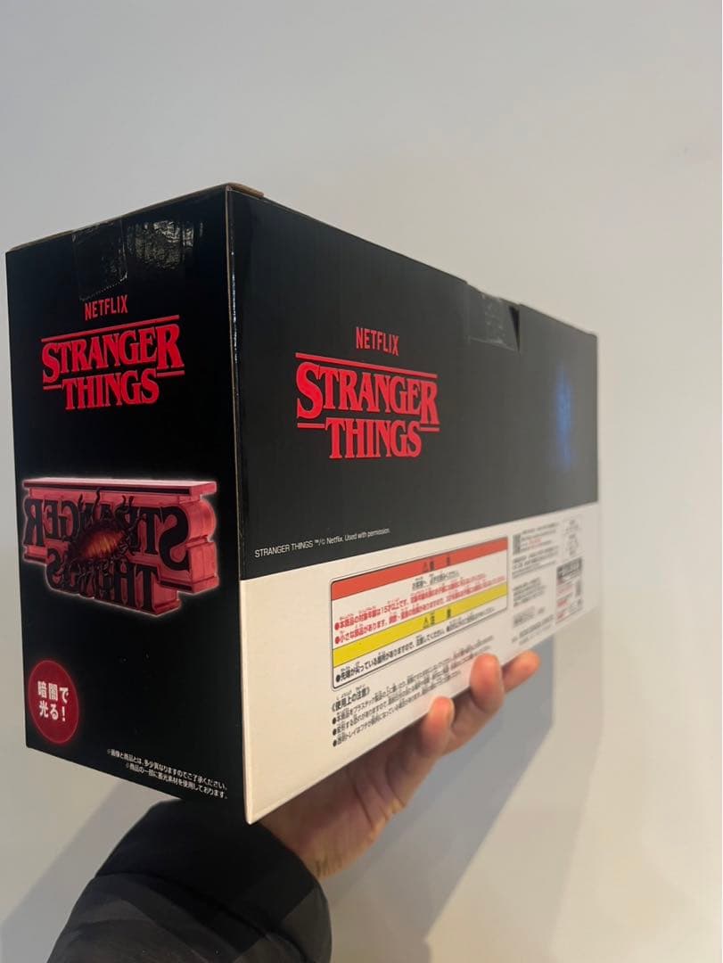 STRANGER THINGS 一番くじ　ラストワン　リバーシブルロゴフィギュア