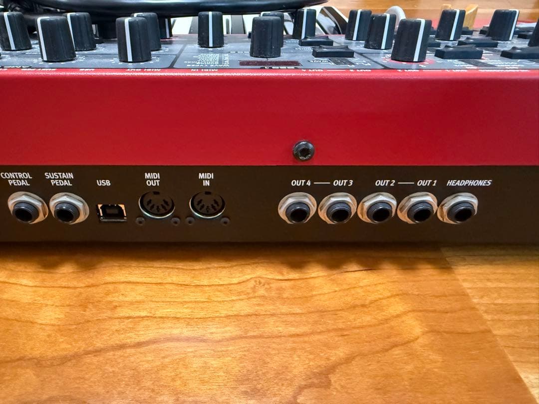 Nord Lead 4 49鍵シンセサイザー