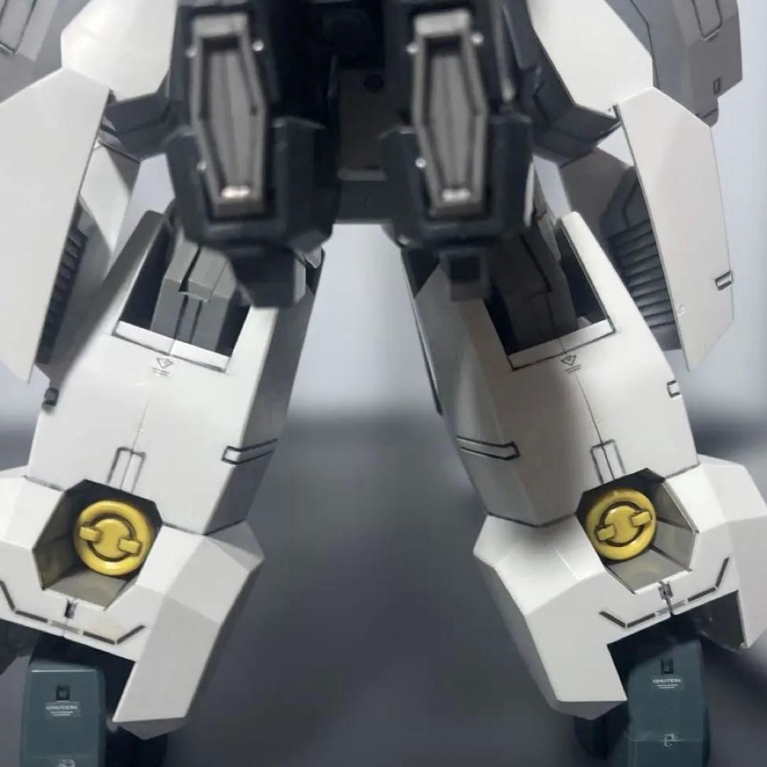 組み立てジャンク品(旧)1/100セラヴィーガンダムと HG1/144キュベレイ