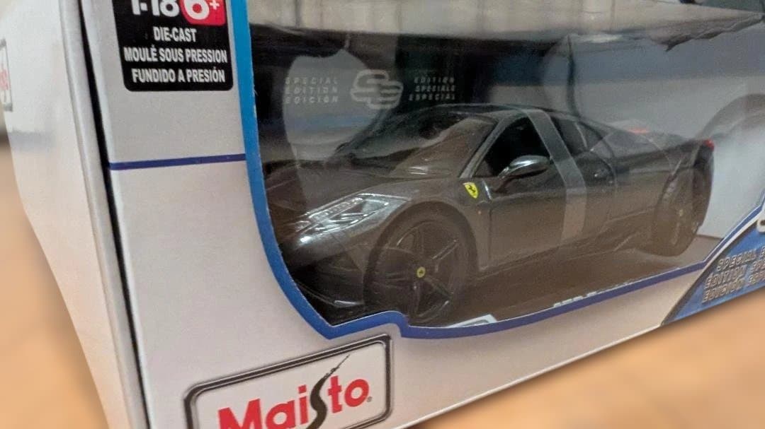 【金属製・新品】マイスト 1/18 フェラーリ 458 スペチアーレ【希少】