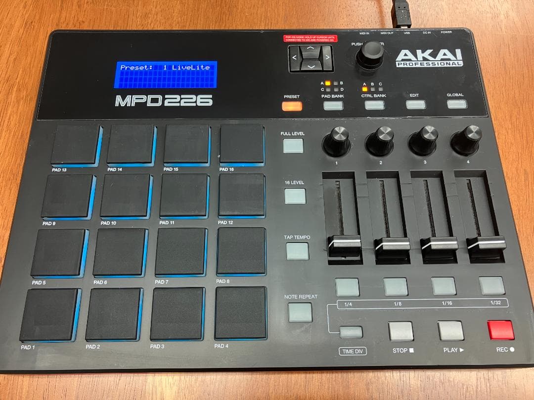 AKAI MPD226 ①