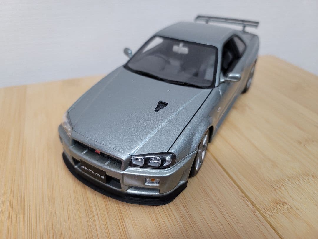 ミニカー AUTOart 1/18 R34 GT-R