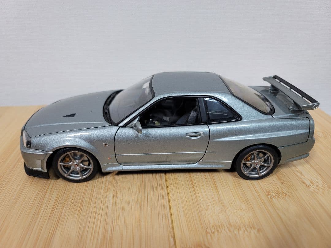 ミニカー AUTOart 1/18 R34 GT-R
