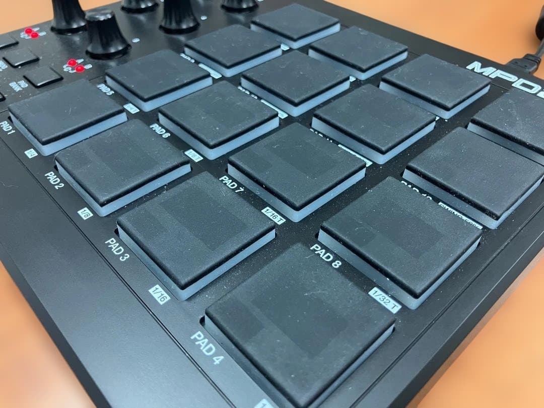 AKAI MPD218 ①