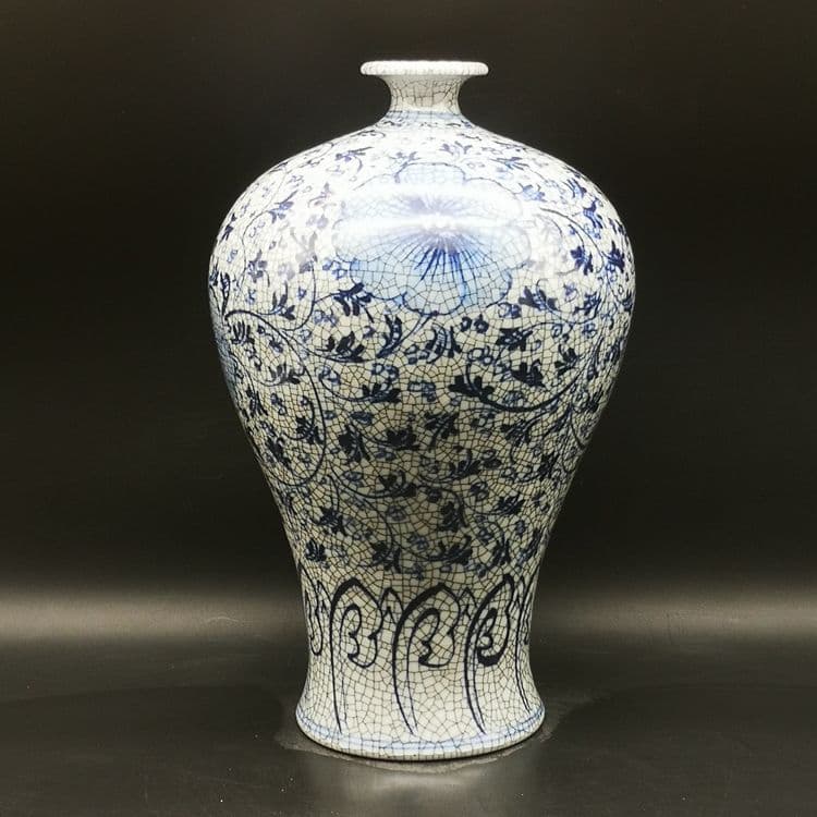 宋官窯青花手描き纏枝蓮梅瓶 陶磁器 装飾品 現代工芸品 美術品 置物