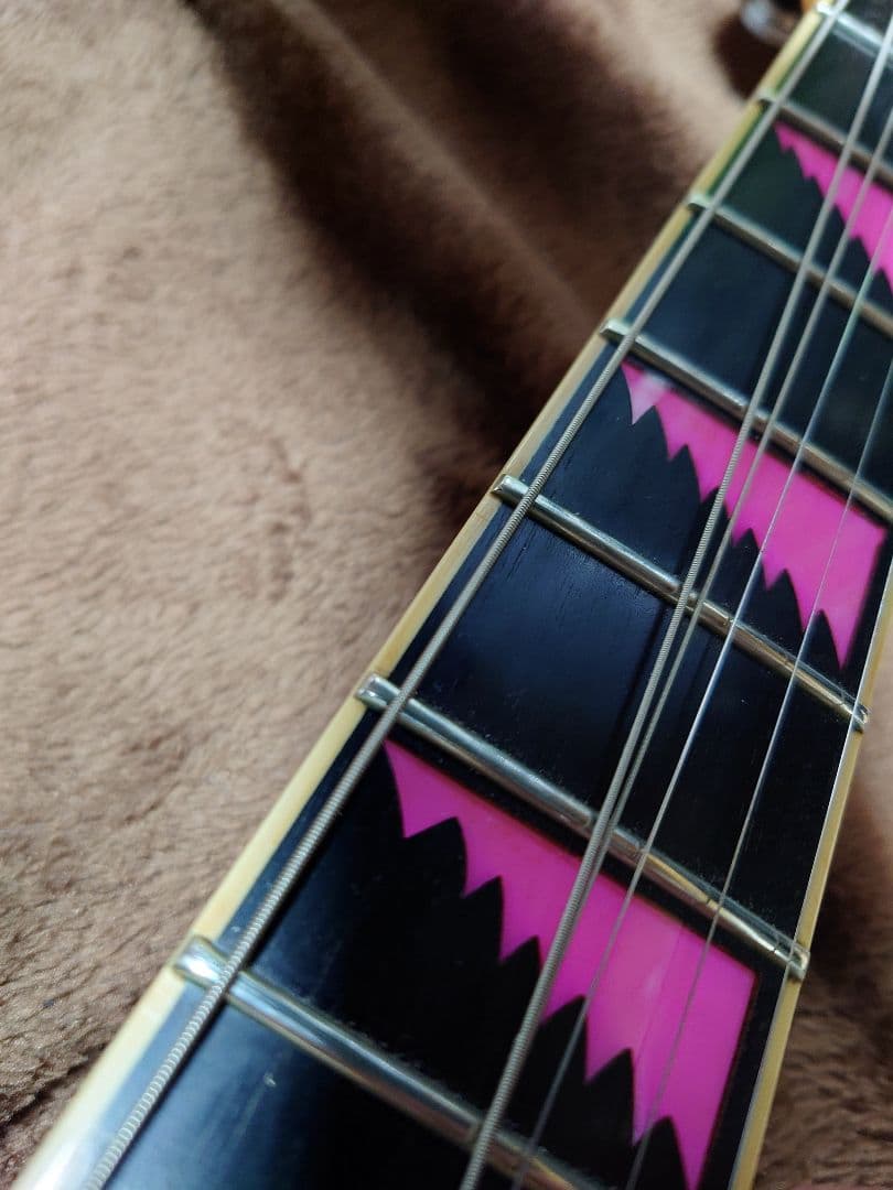 ギター Edwards E-Al-166 Alexi Pink Sawtooth