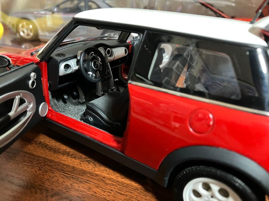 オートアート  MINI COOPER RED AUTOart 1/18