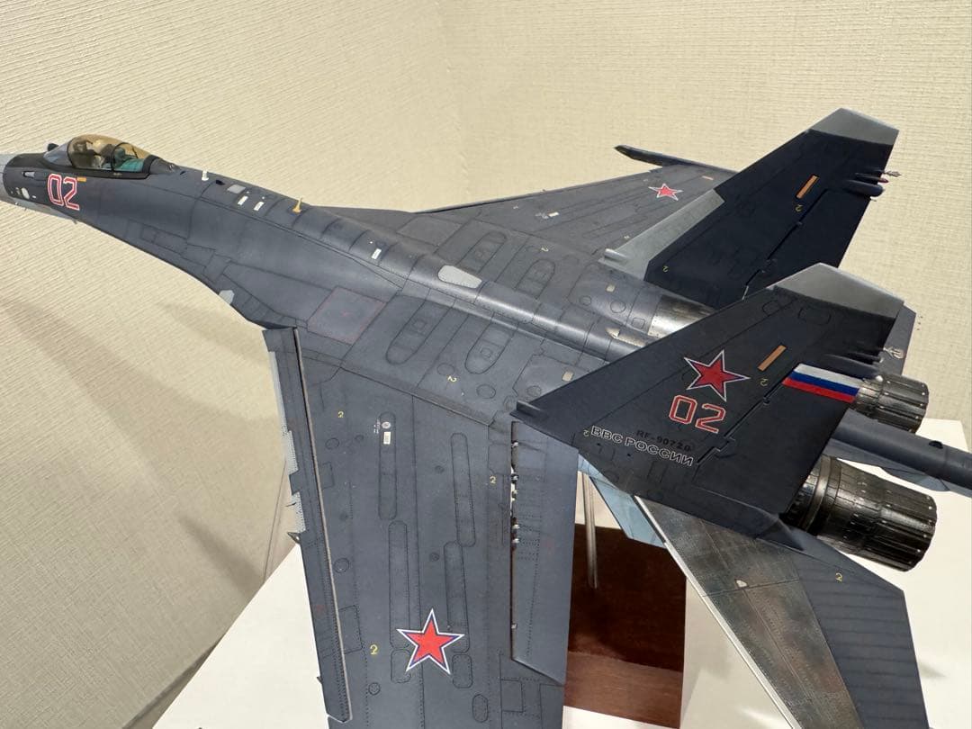 SU-35S フランカーE 1/48 完成品 木製スタンド付き
