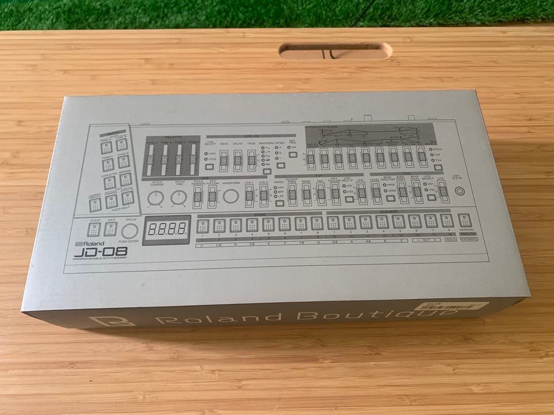 Roland JD-08 シンセサイザー