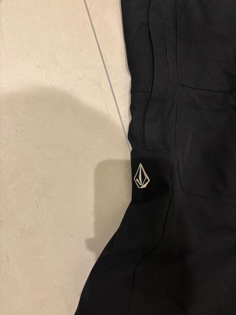VOLCOM ブラック スノーボードパンツ　オーバーオール　ビブパンツ
