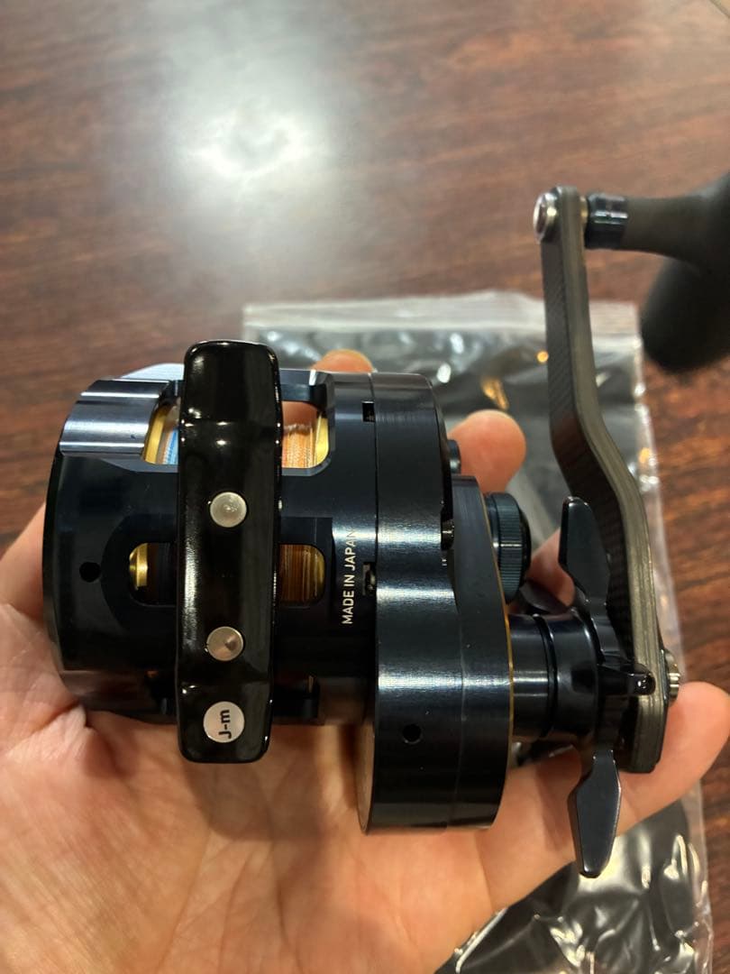 HIDES出品　DAIWA SALTIGA 15-SJ ベイトリール