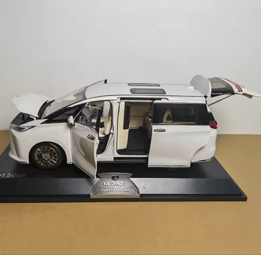 Lexus LM500h ホワイト 1/18スケールモデルミニカー