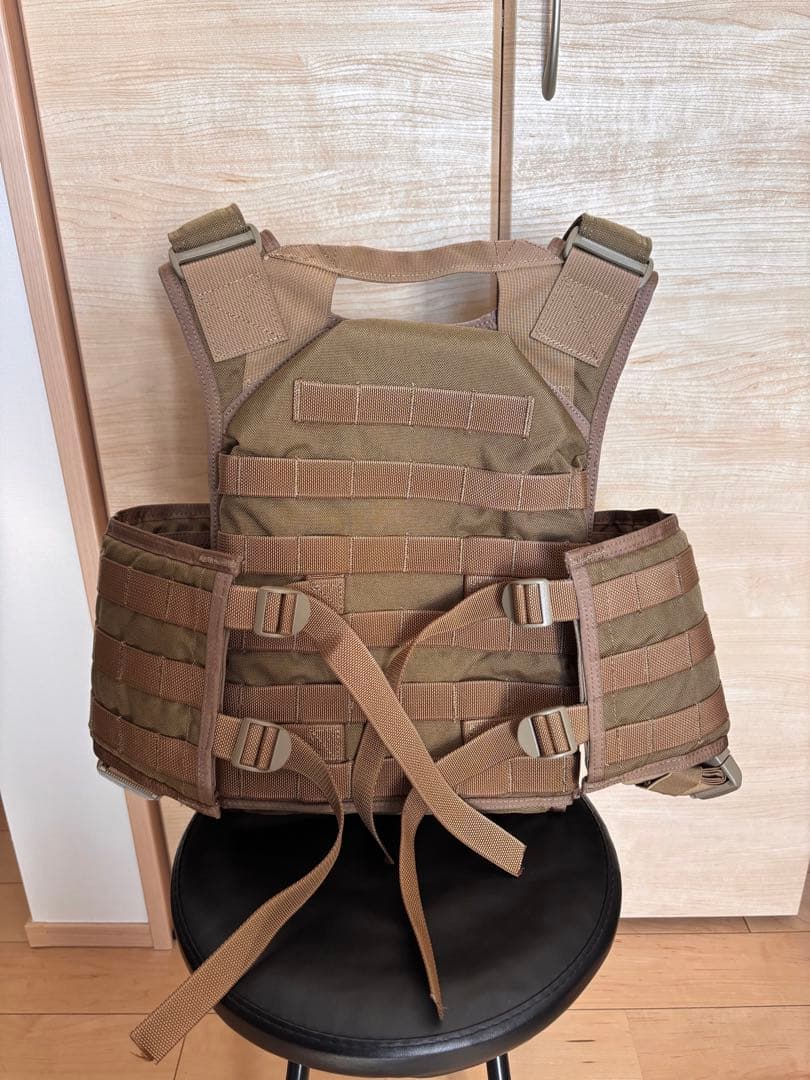 [実物]flyyeプレートキャリア マグポーチ付き　タンカラー