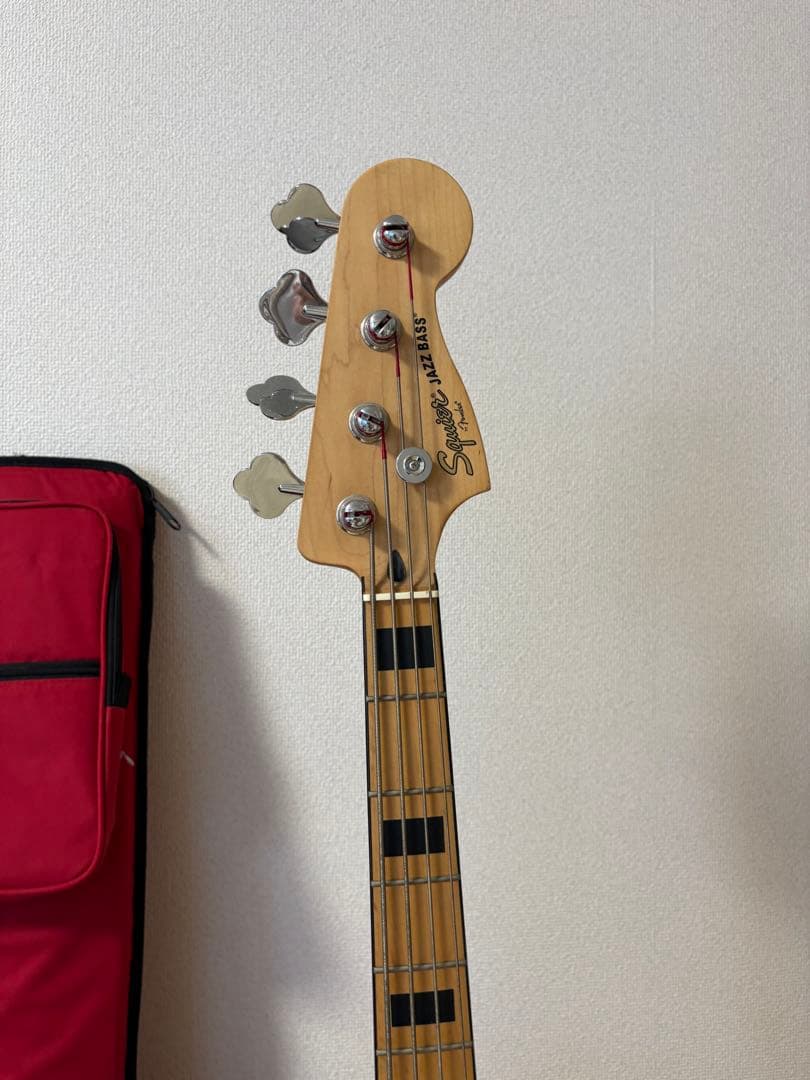 ベース Squier Jazz Bass