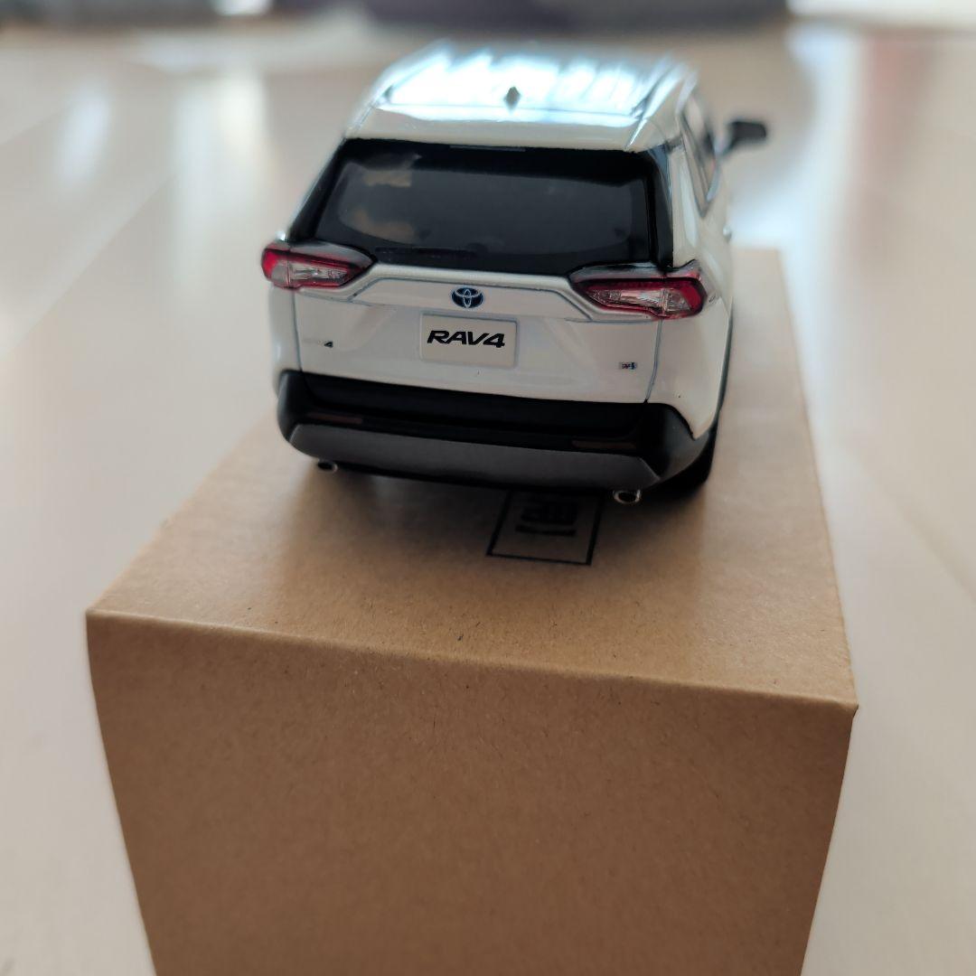 RAV4　1/30色見本ミニカー　店頭展示用