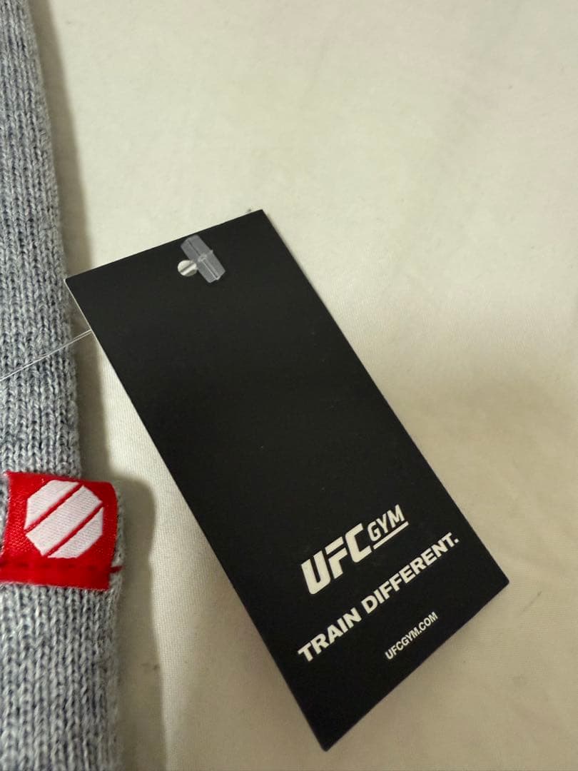 [新品未使用]UFC GYM ニットキャップ& 手袋&ヘッドバンド&ソックス3足