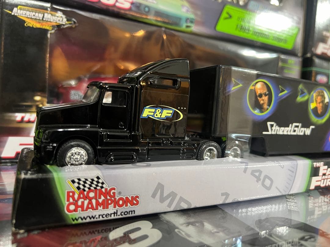 ミニカー FAST&FURIOUS Kenworth Transporter 1/64