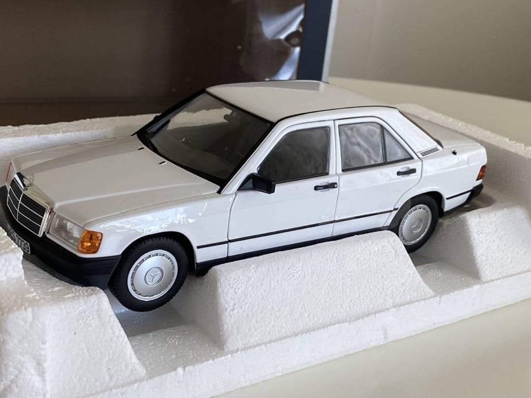 ミニカー NOREV 1/18 Mercedes-Benz 190E