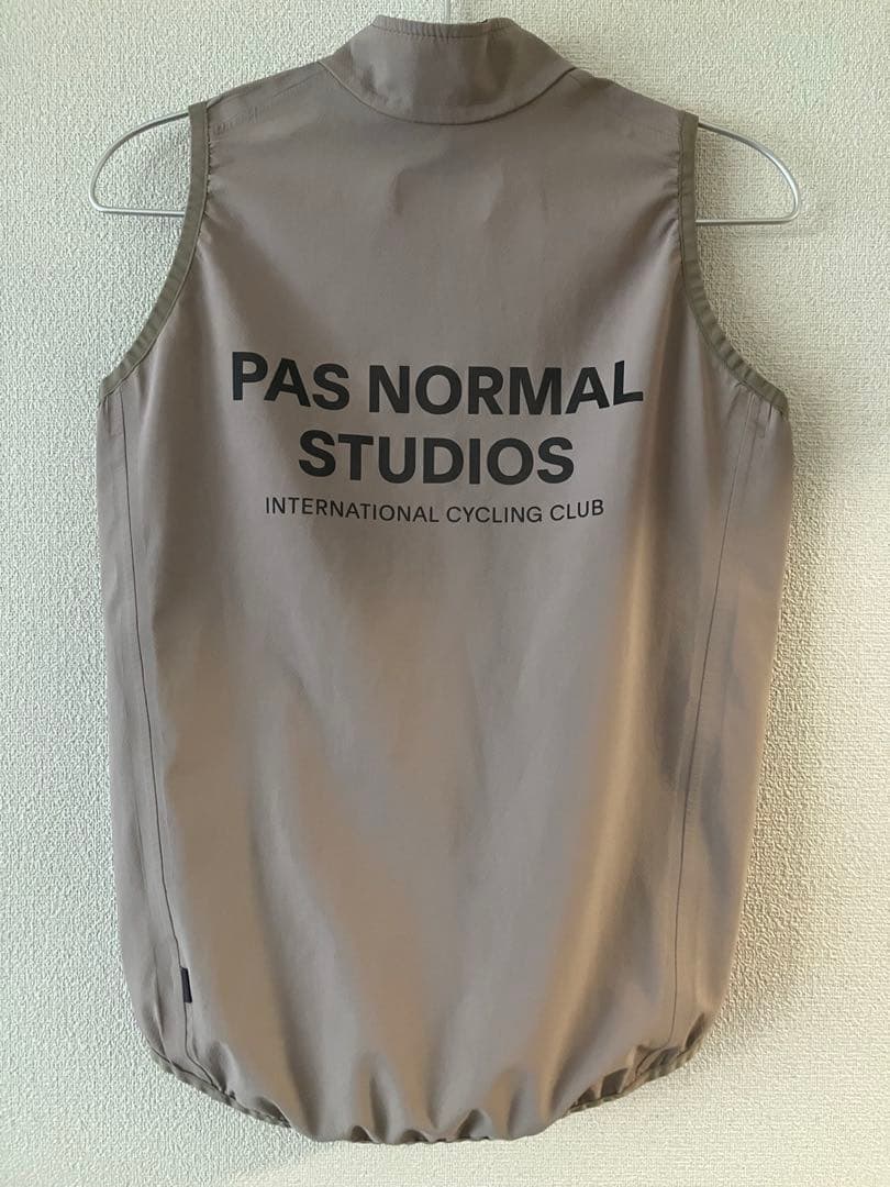 pasnormal studio ジレ
