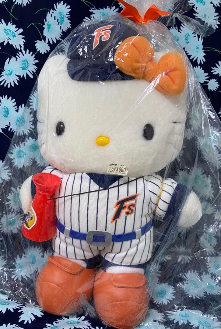 2000年製　新品　ハローキティ　日本ハムファイターズ ぬいぐるみ