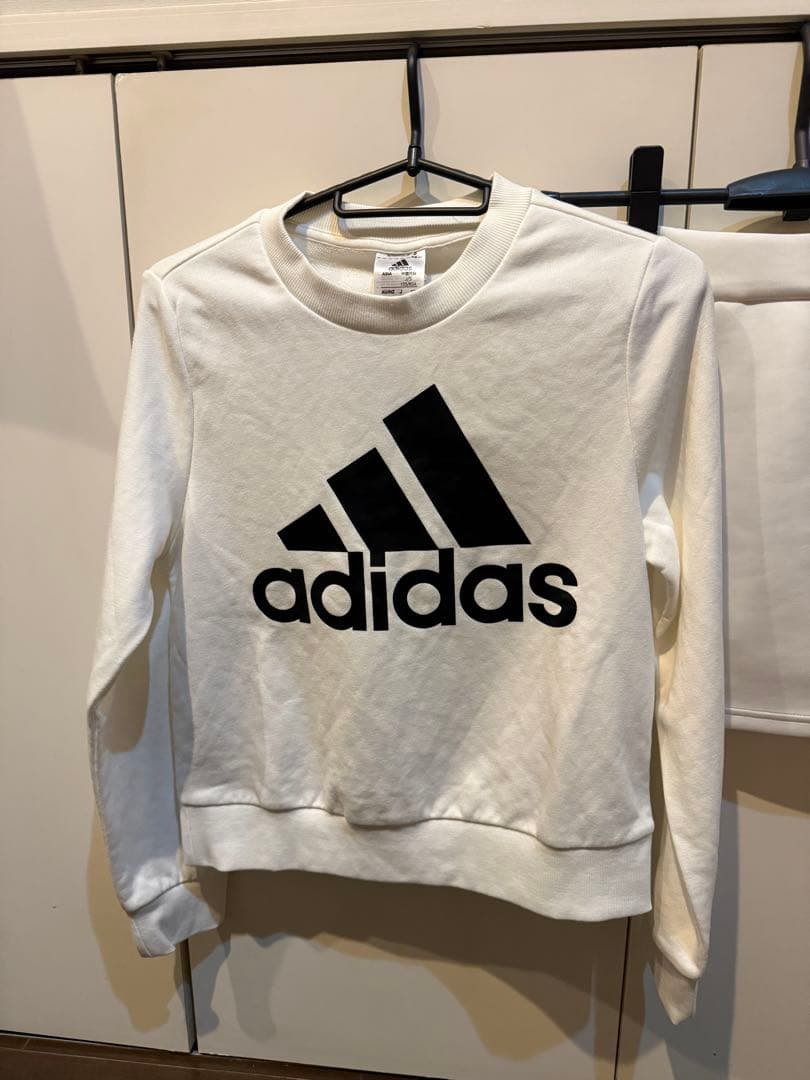 adidas トレーナーとスカートセット