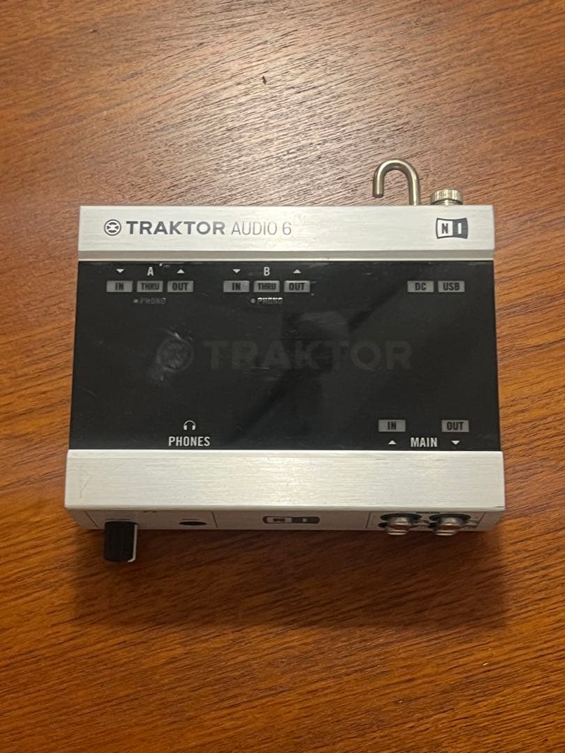 TRAKTOR AUDIO 6 オーディオインターフェイス