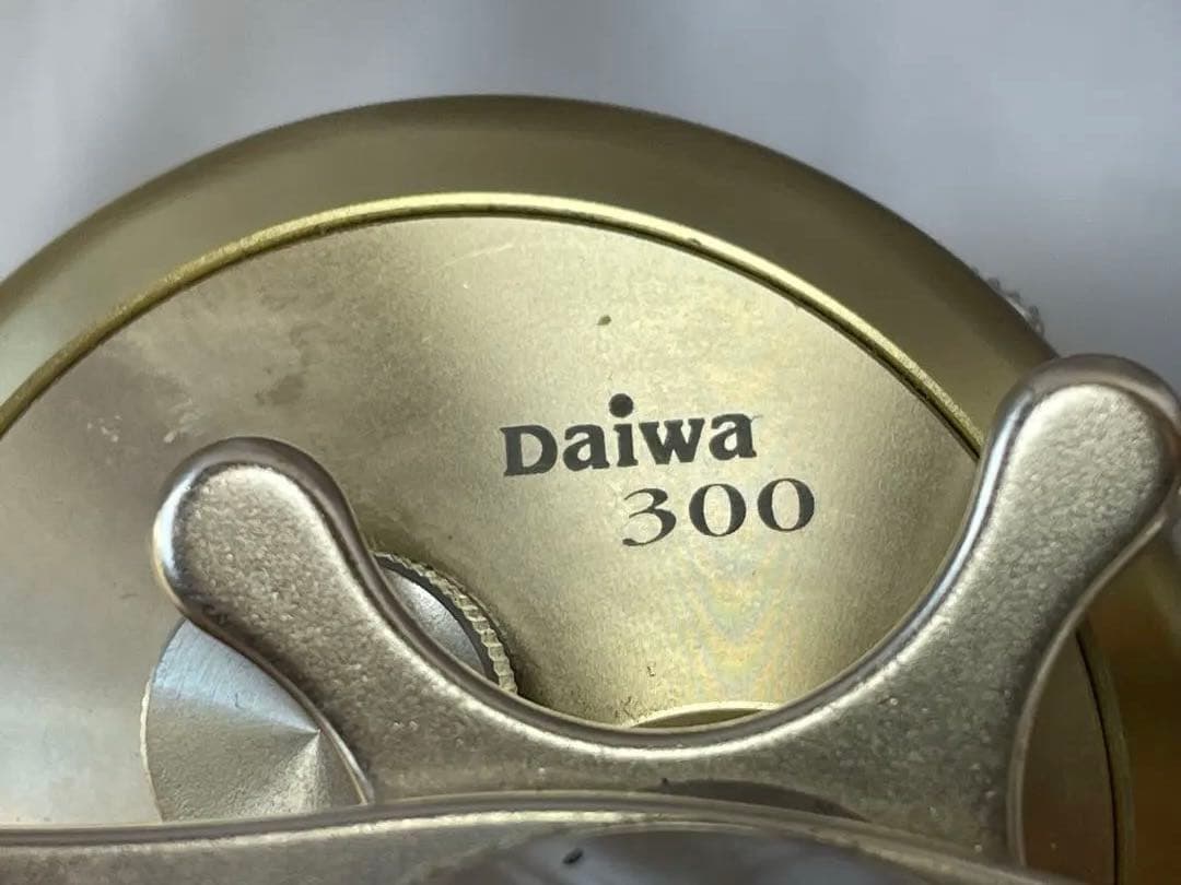 Daiwa 300 フィッシングリール ゴールド/シルバー