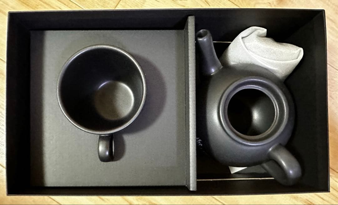 ミュージシャン the GazettE 19TH ANNIVERSARY TEA SET