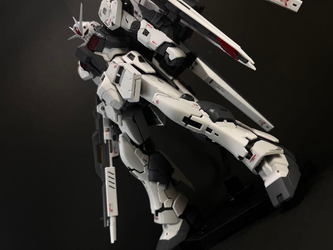 ガンプラ全塗装完成品　RG νガンダム　ファーストロットカラー