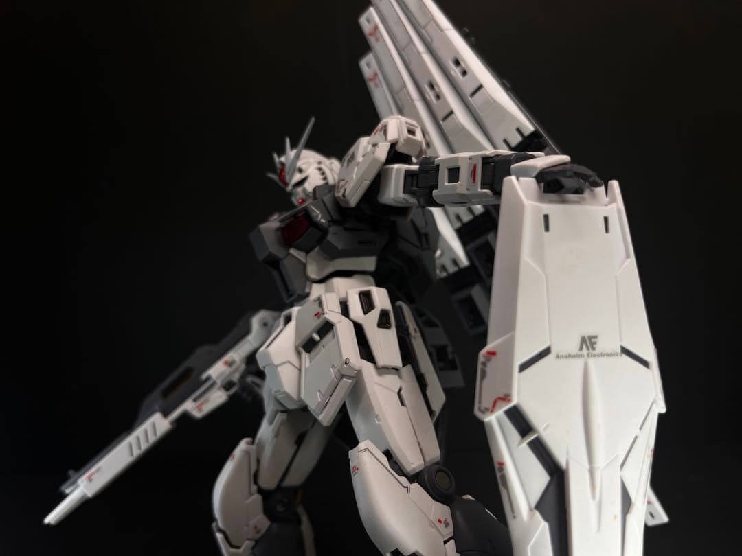 ガンプラ全塗装完成品　RG νガンダム　ファーストロットカラー