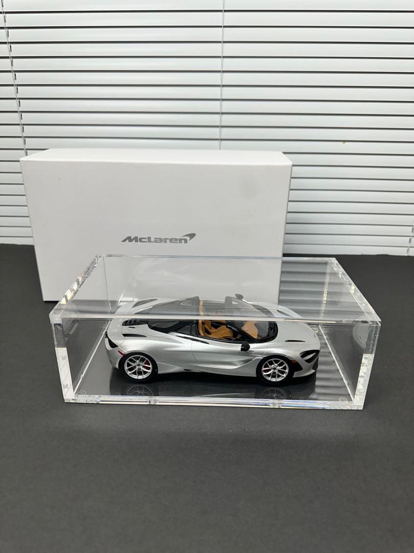 McLaren 1/18 720Sスパイダー シルバー 専用ケース付き