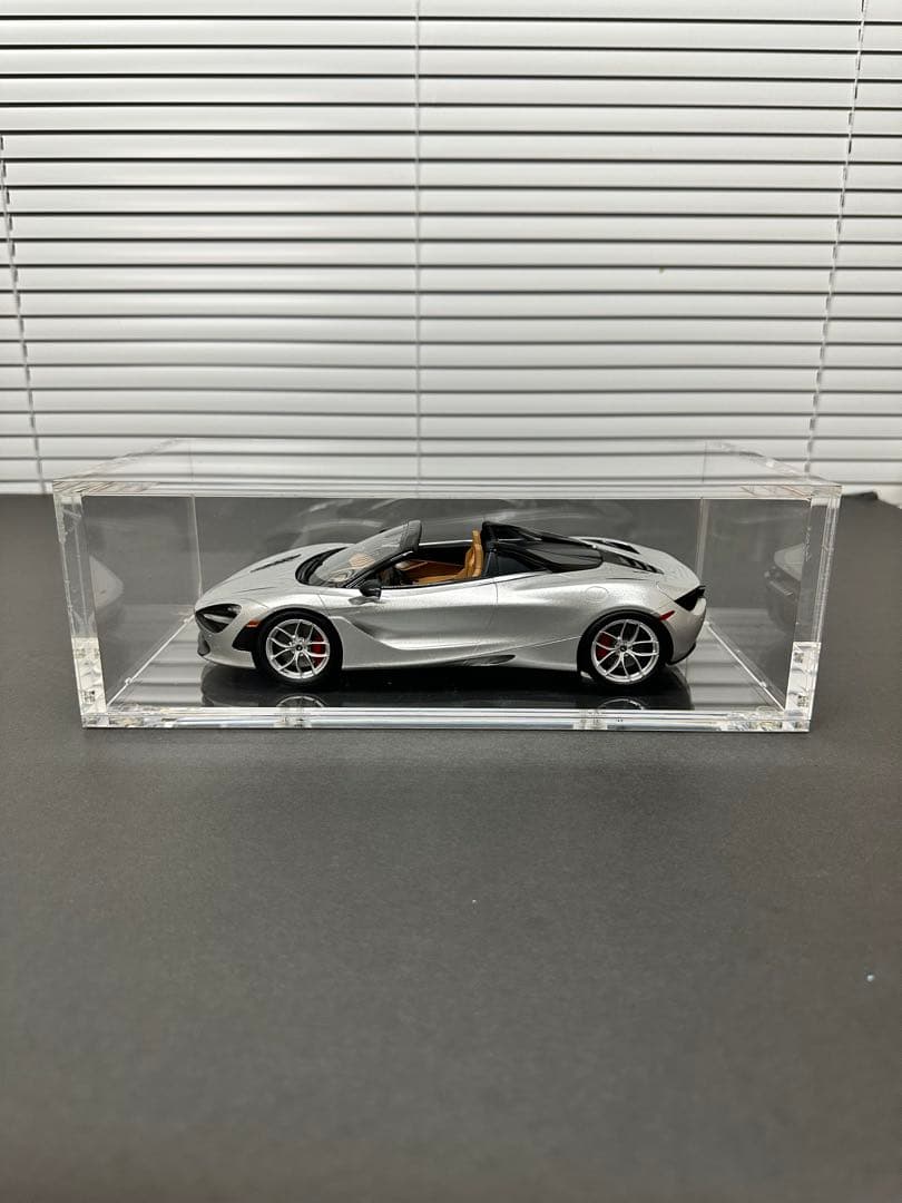 McLaren 1/18 720Sスパイダー シルバー 専用ケース付き