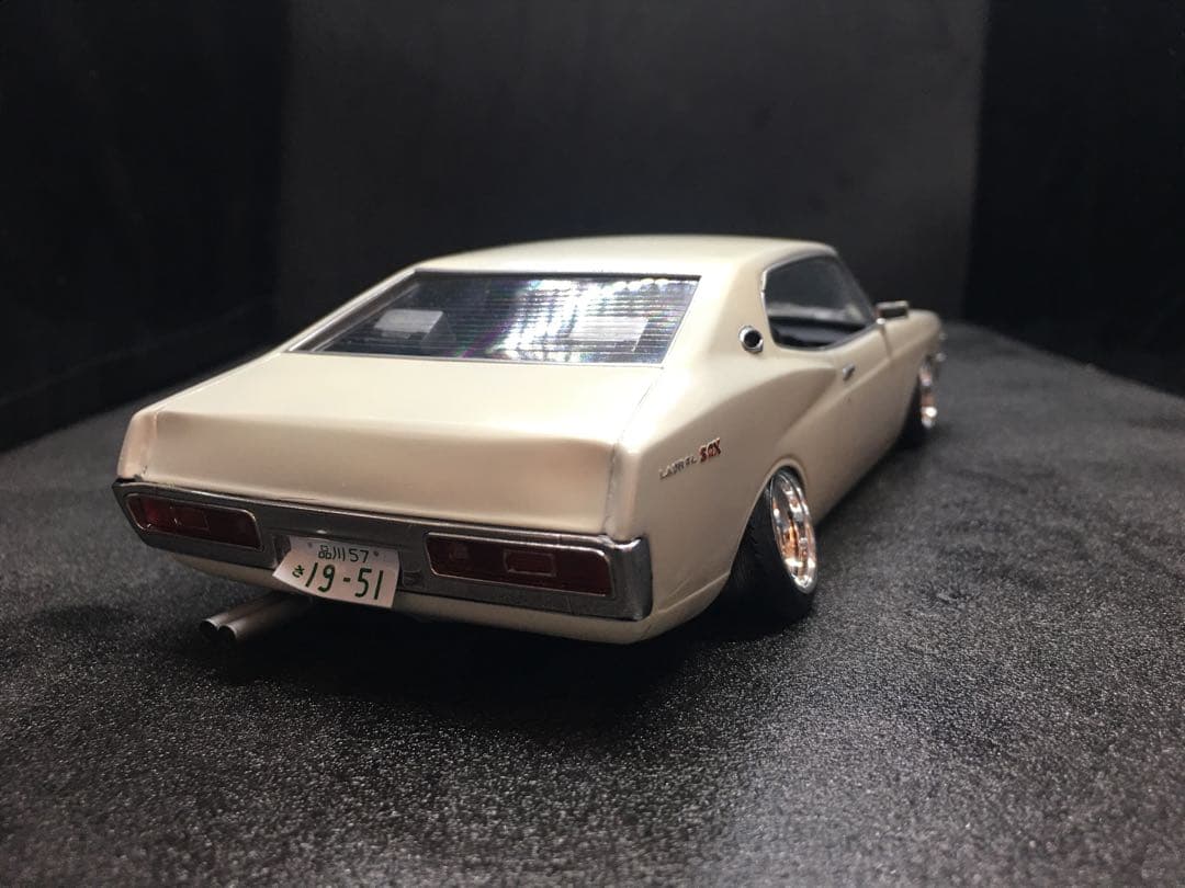 旧車プラモデル完成品1／２４アオシマ１３０ローレル