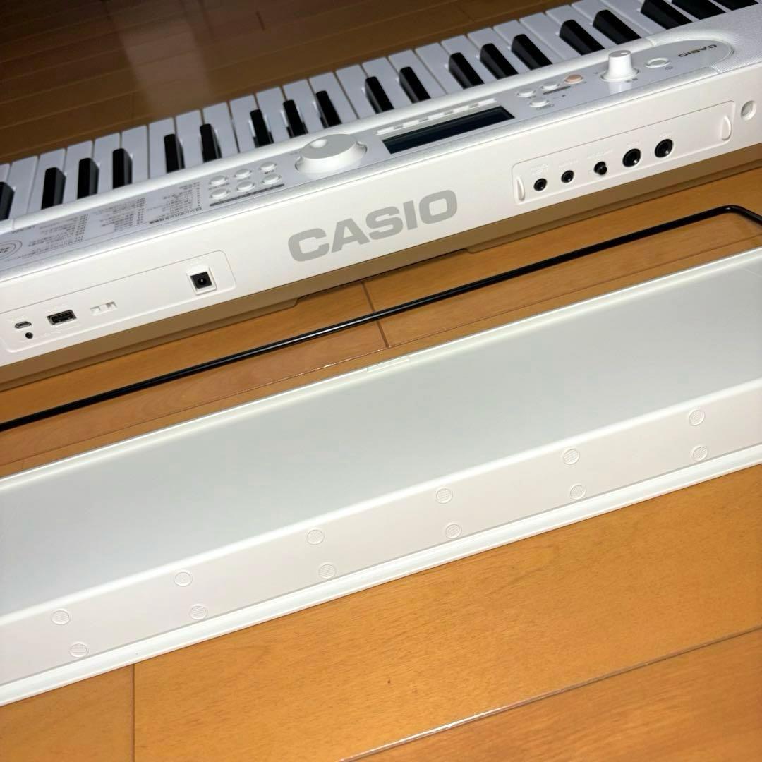 CASIO電子キーボード 光ナビゲーション LK-526 2022年製