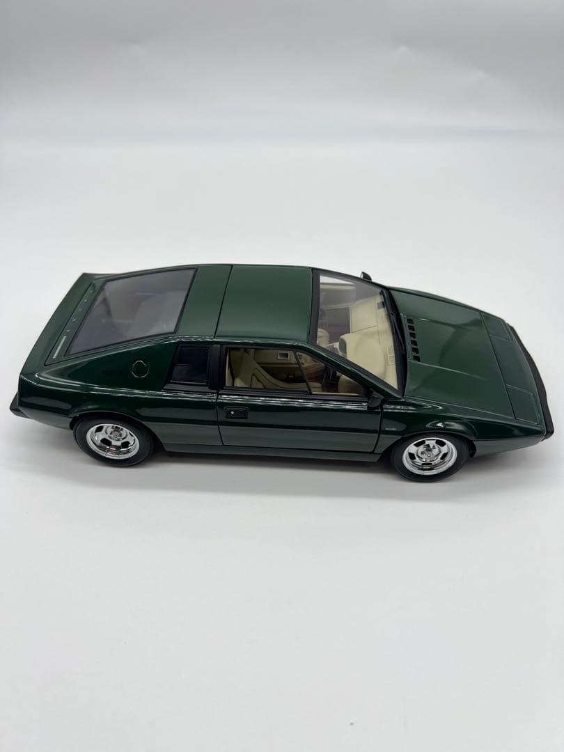 No110 ミニカー1/18箱なしAUTO art Lotus Esprit