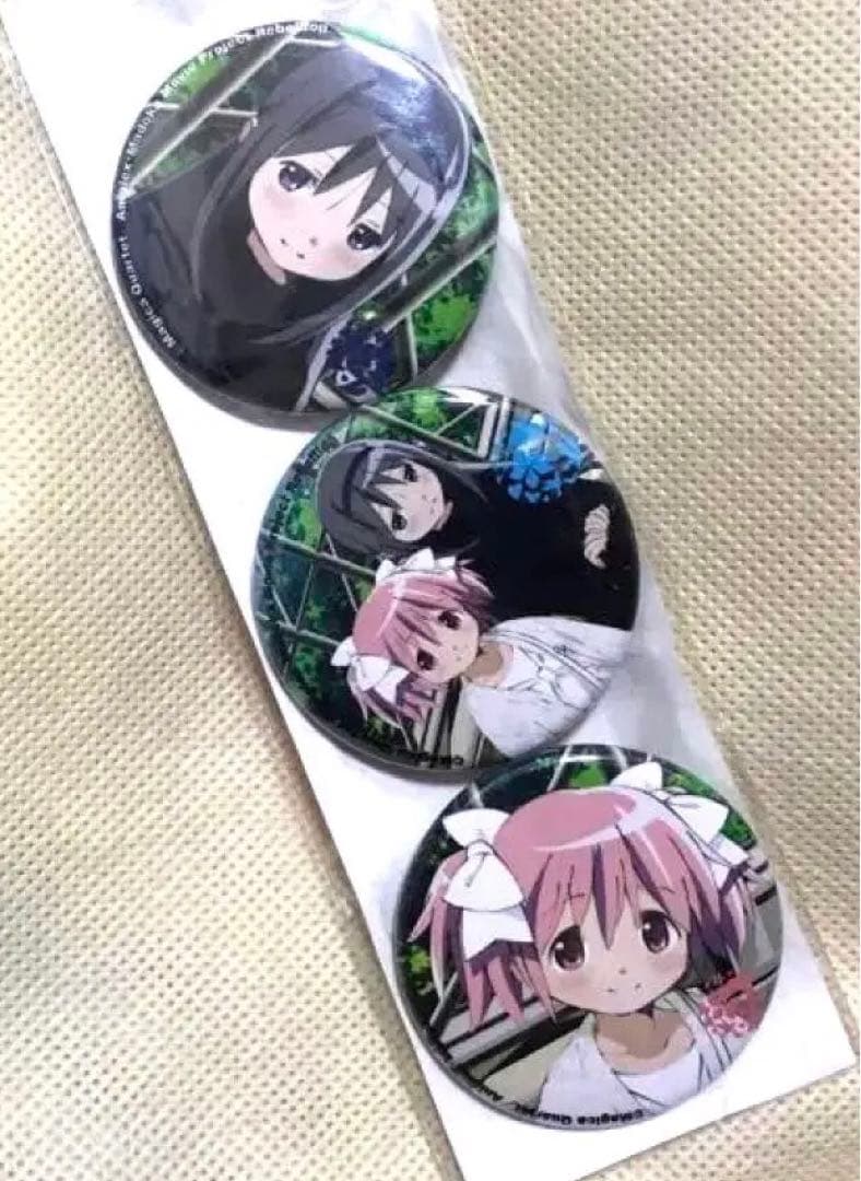 earthコラボ限定 缶バッジセット