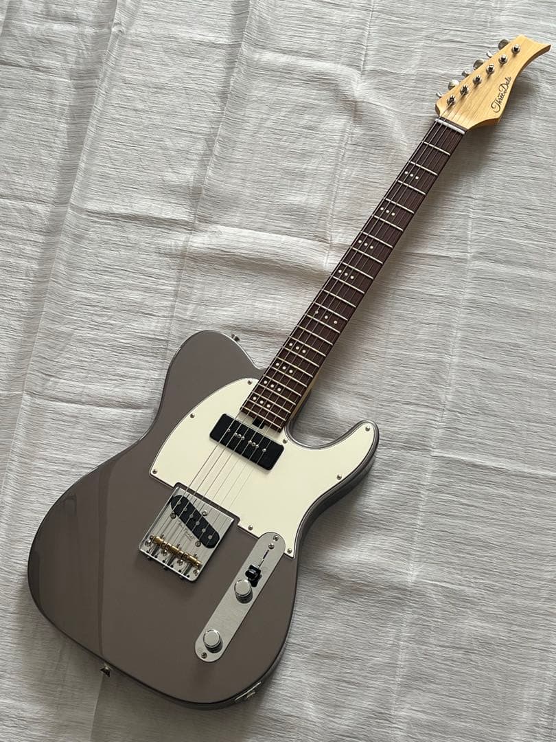 Three Dots Guitars Tモデル