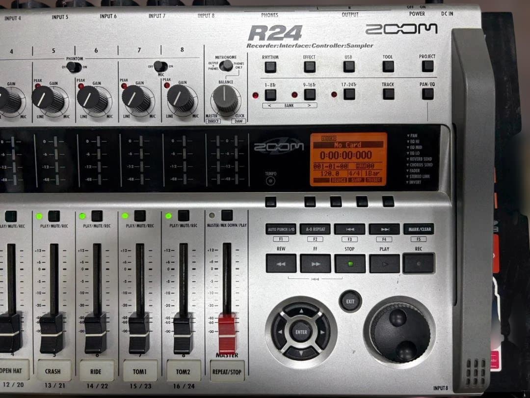 Zoom R24 マルチトラックレコーダー