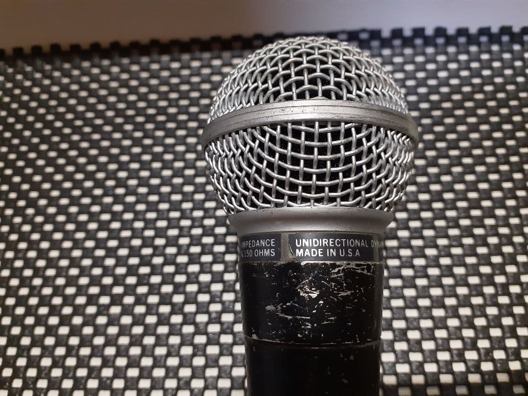 SHURE SM58 ビンテージ、ポルシェロゴ。動作品ですがキズありです。
