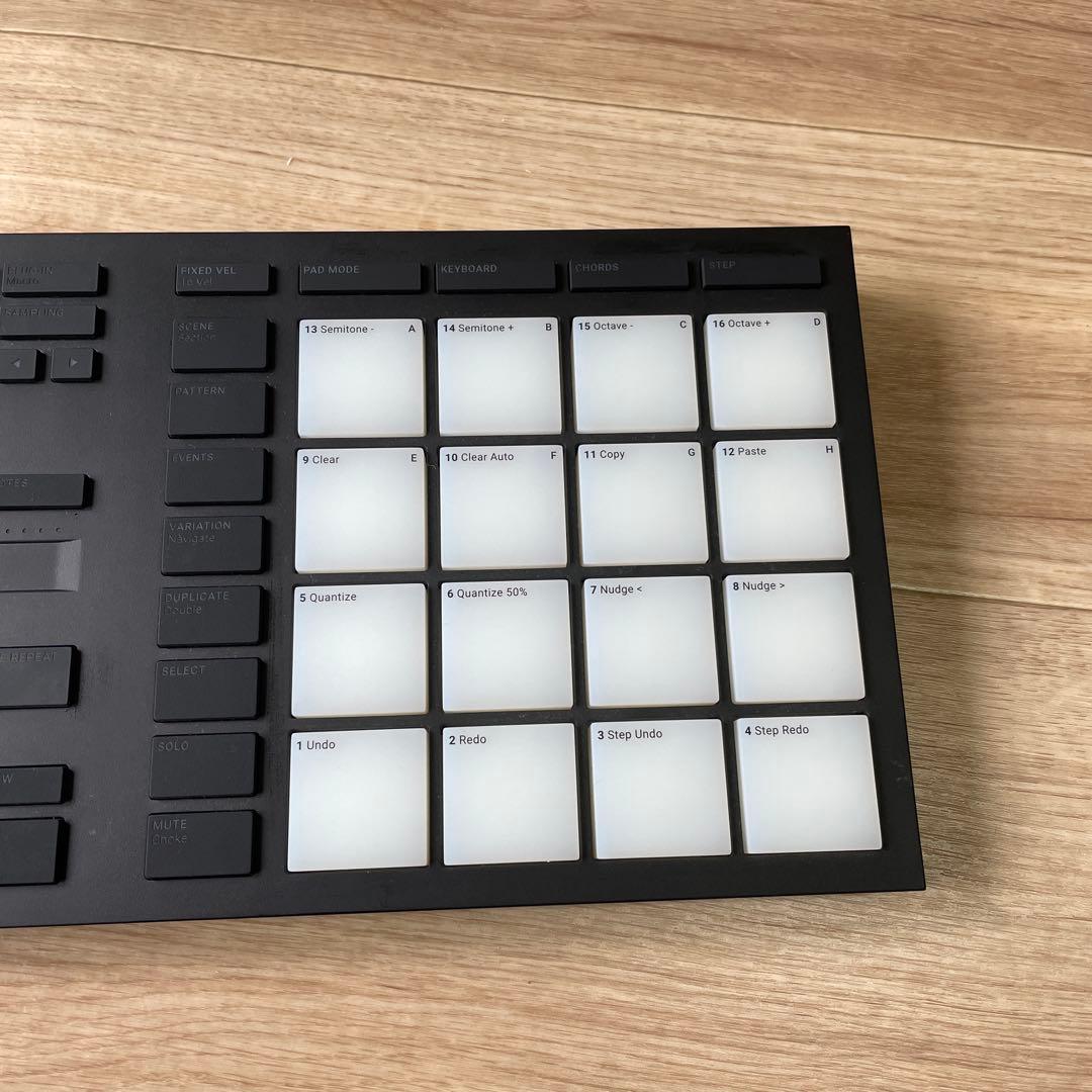 MASCHINE MIDIコントローラー ブラック
