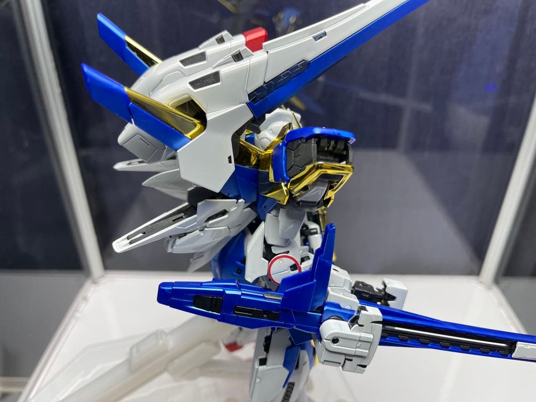 MG V2アサルトバスターガンダム　チタニウムフィニッシュ(組立済)+光の翼