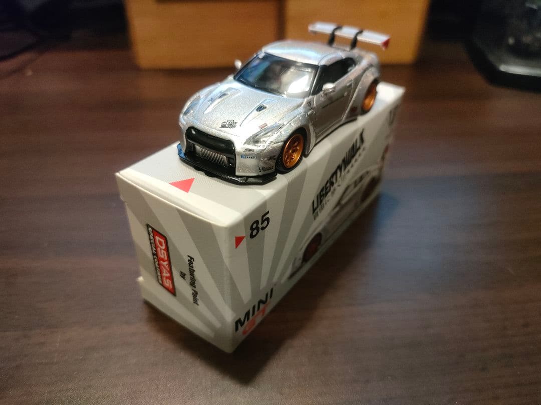 ミニカー MINIGT 85 LBWK Nissan GT-R Magic Pearl