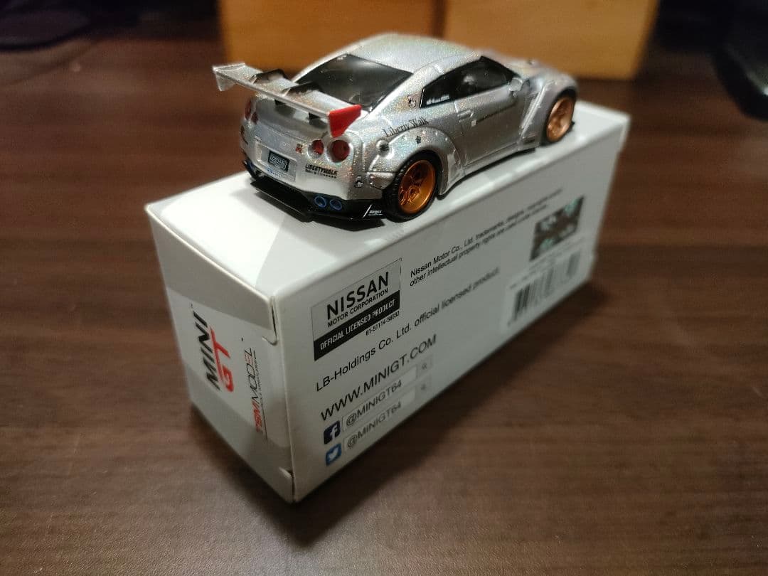 ミニカー MINIGT 85 LBWK Nissan GT-R Magic Pearl
