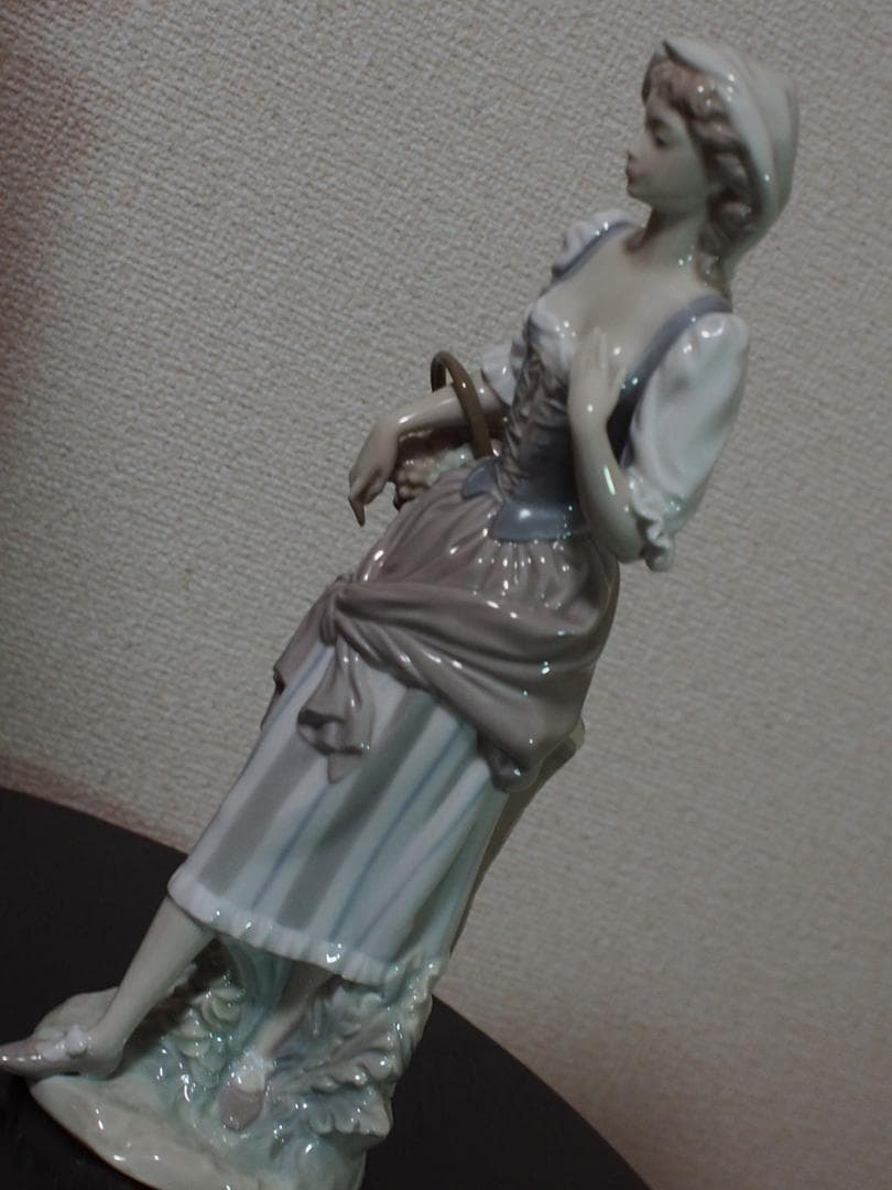 ★LLADRO　リヤドロ　花籠を持つ乙女　美品