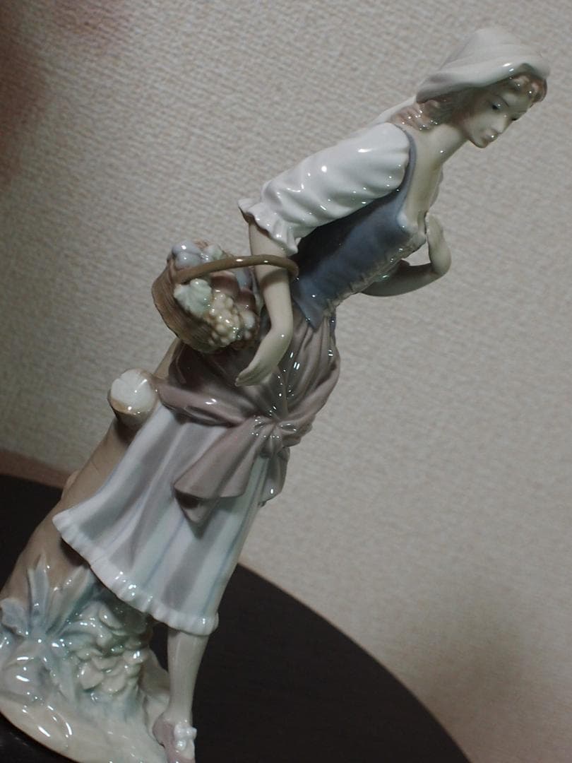 ★LLADRO　リヤドロ　花籠を持つ乙女　美品