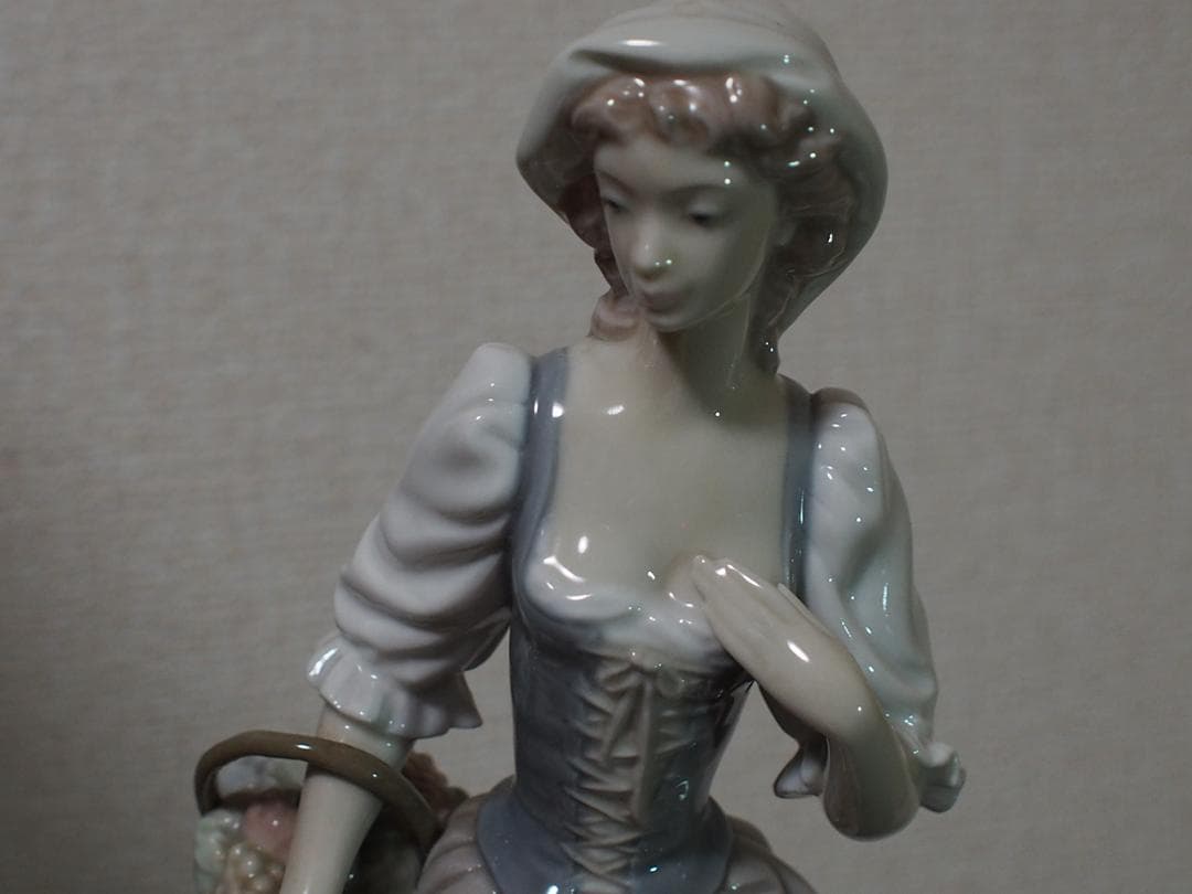 ★LLADRO　リヤドロ　花籠を持つ乙女　美品